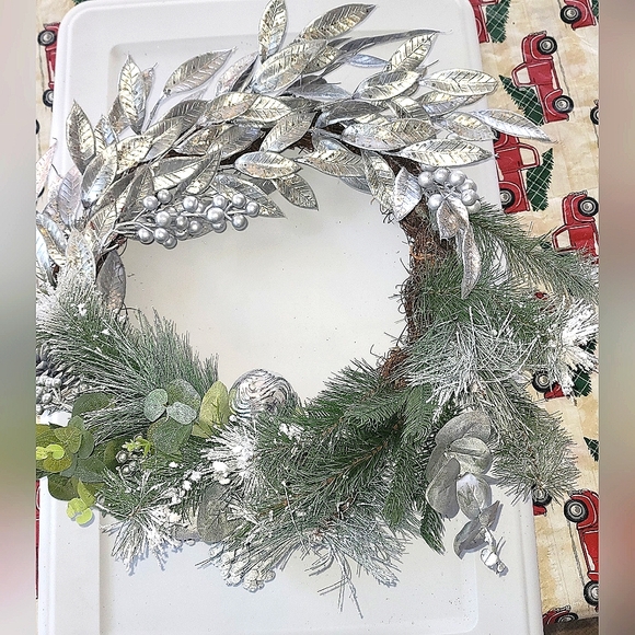 Holiday | Nwt 2 Inch Silver Accent Wreath | Poshmark